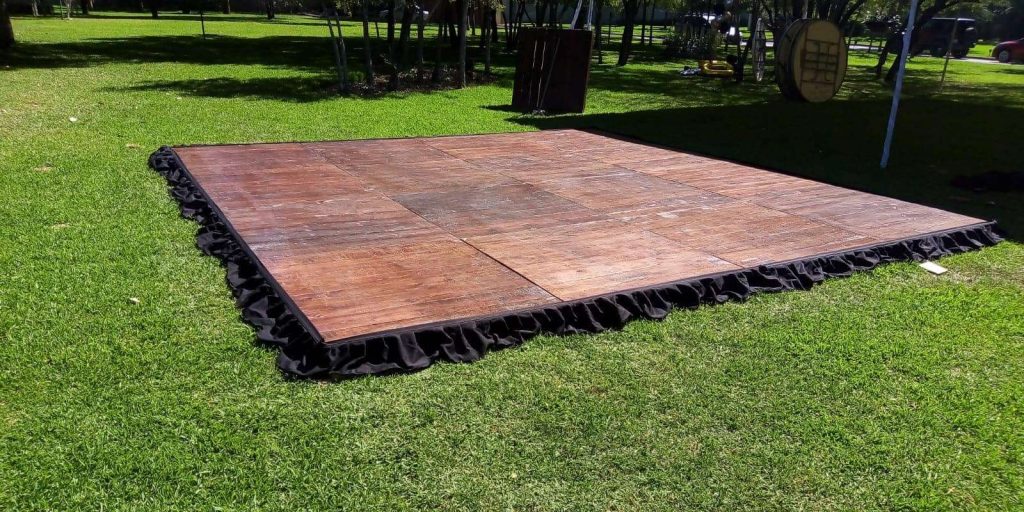 Renta de Tarima Estilo Vintage para Eventos ¡Contrata tu fecha!⭐️⭐️⭐️⭐⭐️