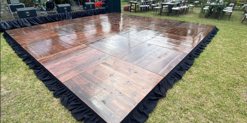 Renta de Tarima Estilo Vintage para Eventos ¡Contrata tu fecha!⭐️⭐️⭐️⭐⭐️