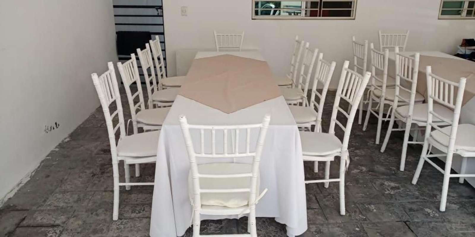 Renta de Paquete de Mesa Rectangular con 10 Sillas Tiffany y Mantel ...